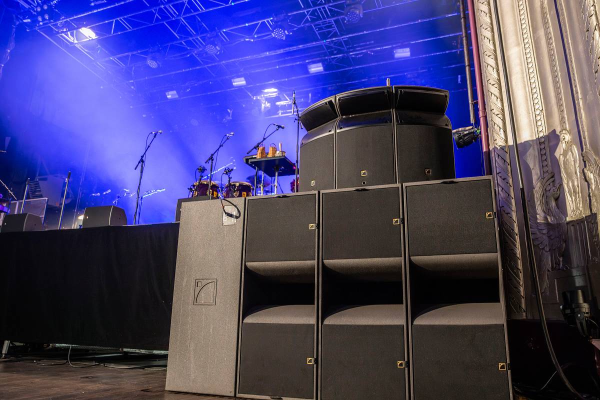 L-Acoustics Professional Sound System at Montréal's MTELUS - L-Acoustics
