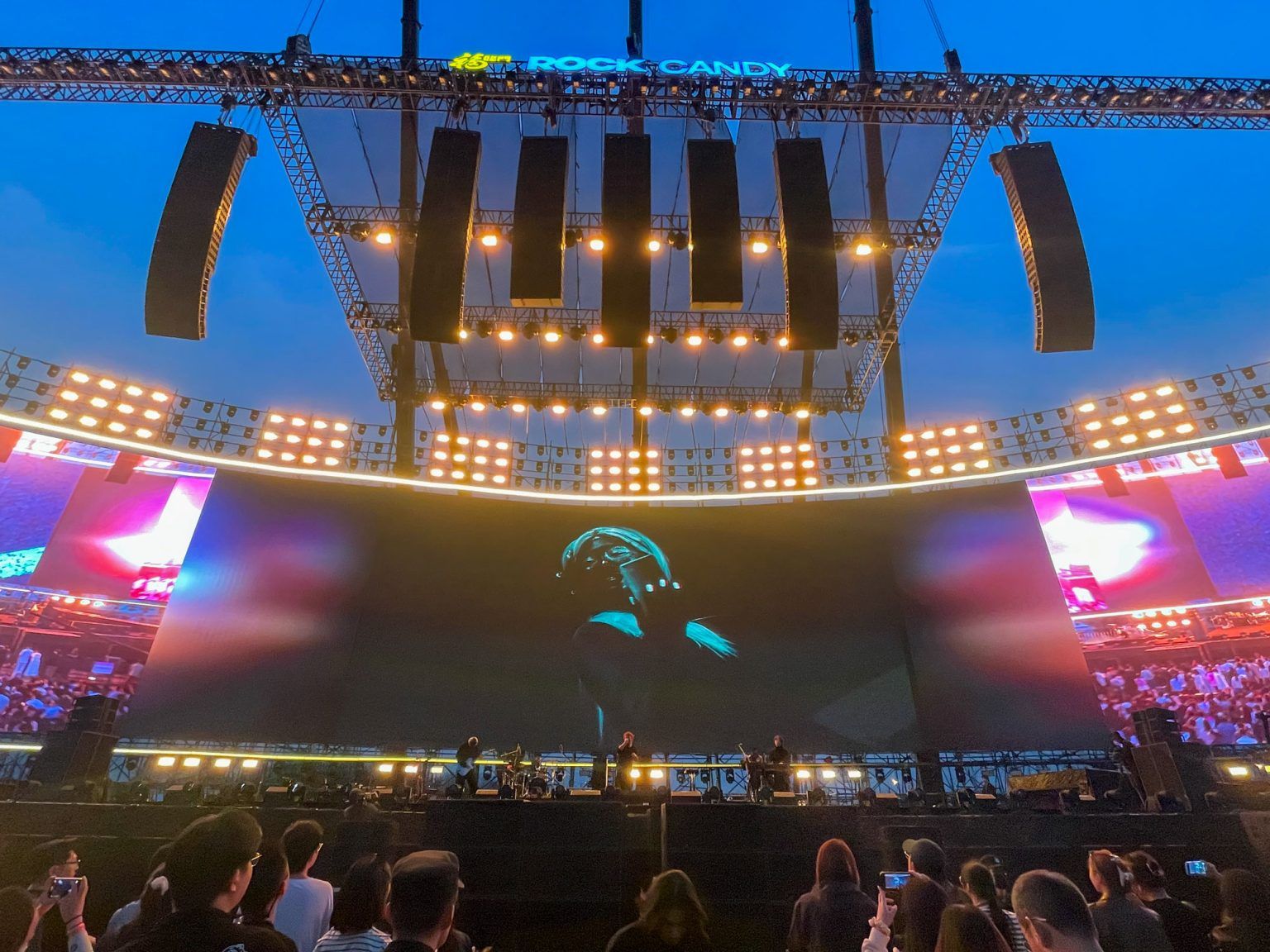 What are Line Array Speakers, and Why Are They Important for Live Sound ...